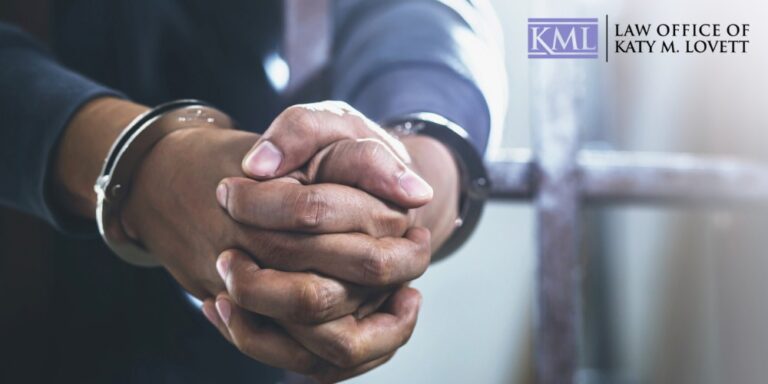 How Far Behind in Child Support Before a Warrant Is Issued in Texas?